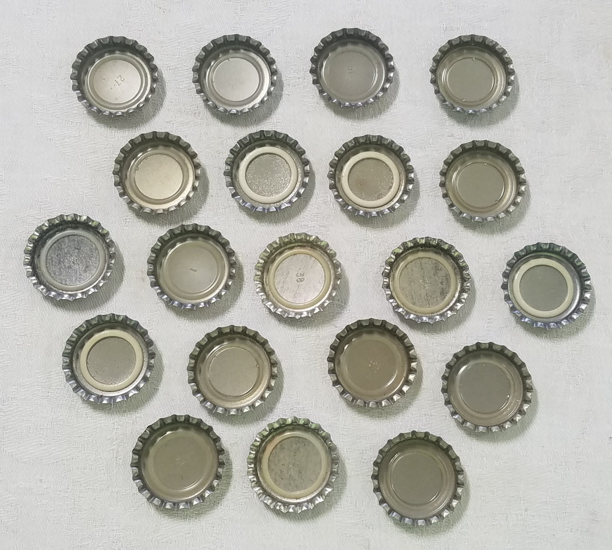 LOT OF 20 VINTAGE 1970'S VESS SODA POP BOTTLE CAPS--NEW OLD STOCK ...